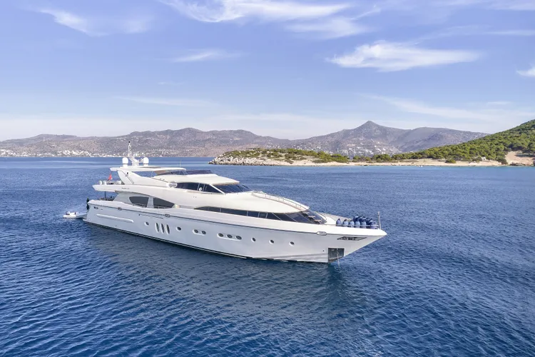 RINI yacht for charter (Posillipo-Rizzardi, 36.68m, 2009)